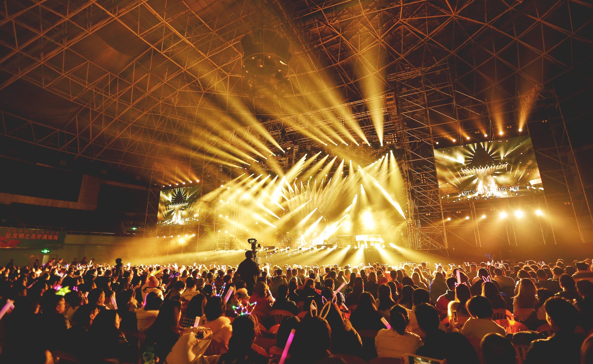 10 Reasons Raves Are Good For Ur Soul | iHeartRaves